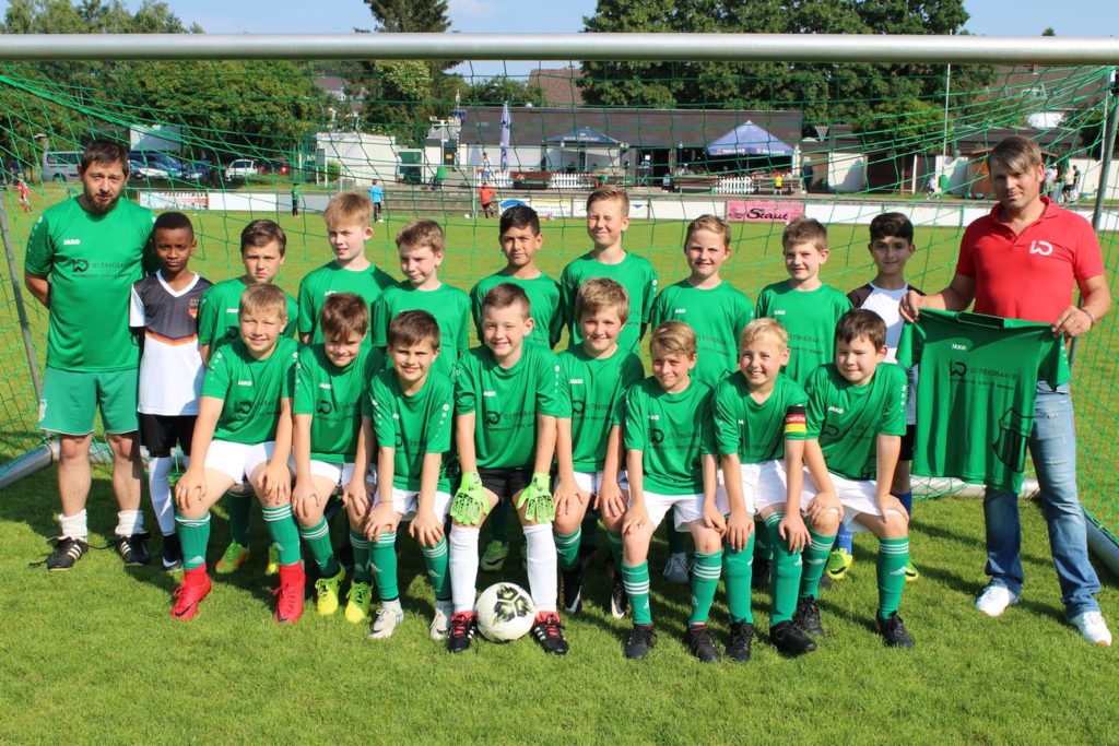 Neue Trikots für die E2-Jugend des SV Rohrbach - Wir sind St. Ingbert Neue Trikots für die E2-Jugend des SV Rohrbach - Wir sind St. Ingbert